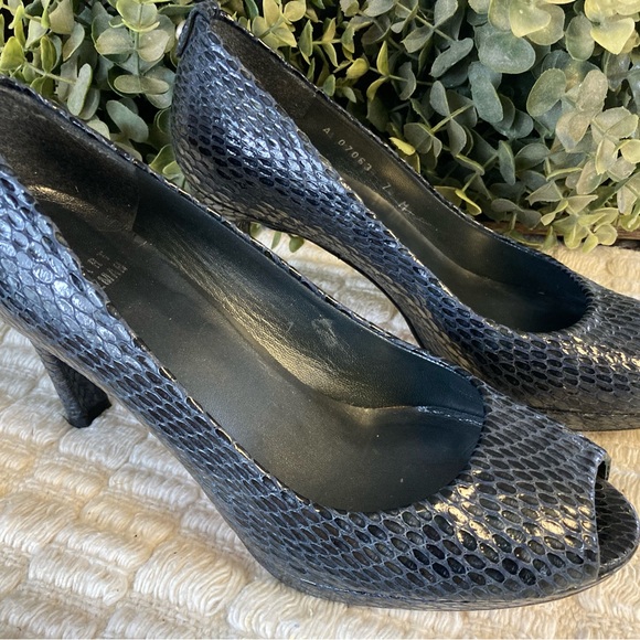 Stuart Weitzman | Shoes | Stuart Weitzman Snake Skin Heels | Poshmark